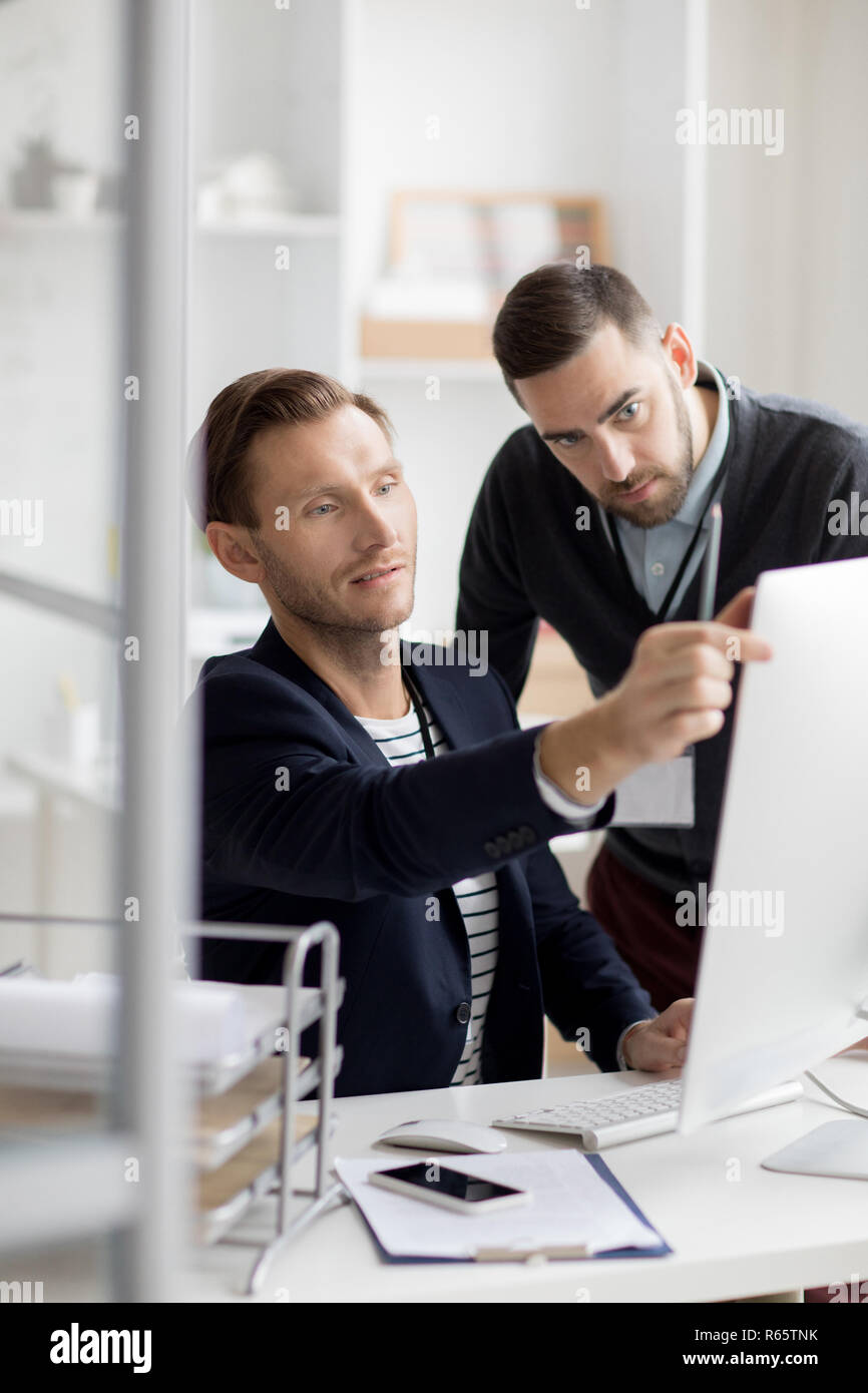 Office Workers Using Computer Stock Photo - Alamy