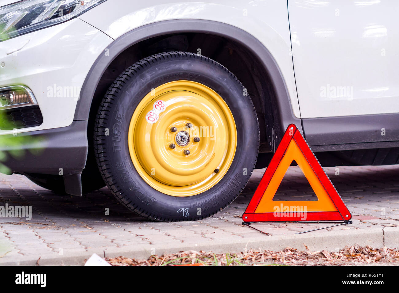 Fix triangle hi-res stock photography and images - Alamy