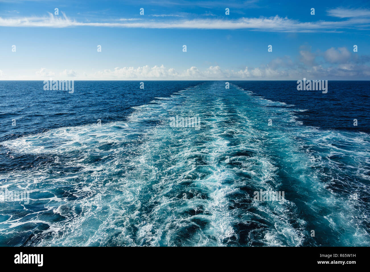wake on the atlantic ocean Stock Photo - Alamy