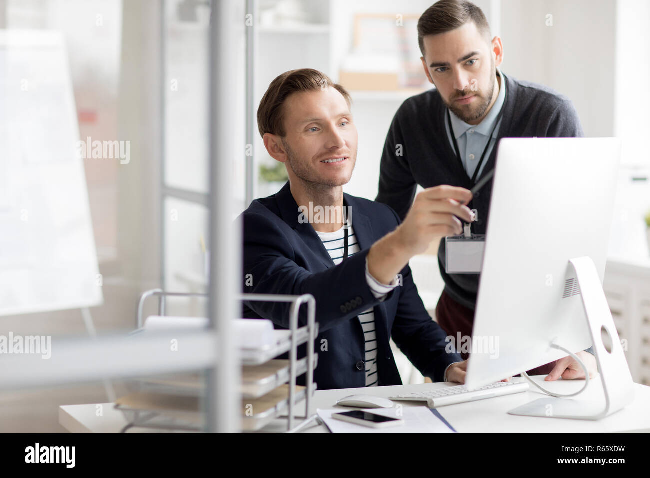 Worker pointing hi-res stock photography and images - Alamy
