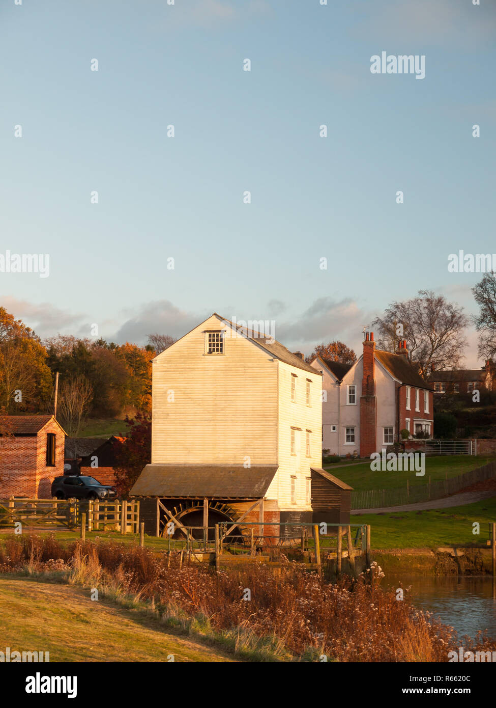 Old alresford lake hi-res stock photography and images - Alamy