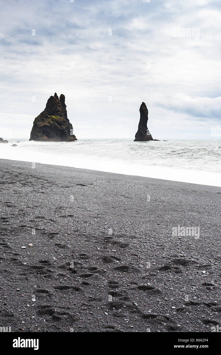 Reynisdrangar basalt stacks on Reynisfjara Beach Stock Photo - Alamy