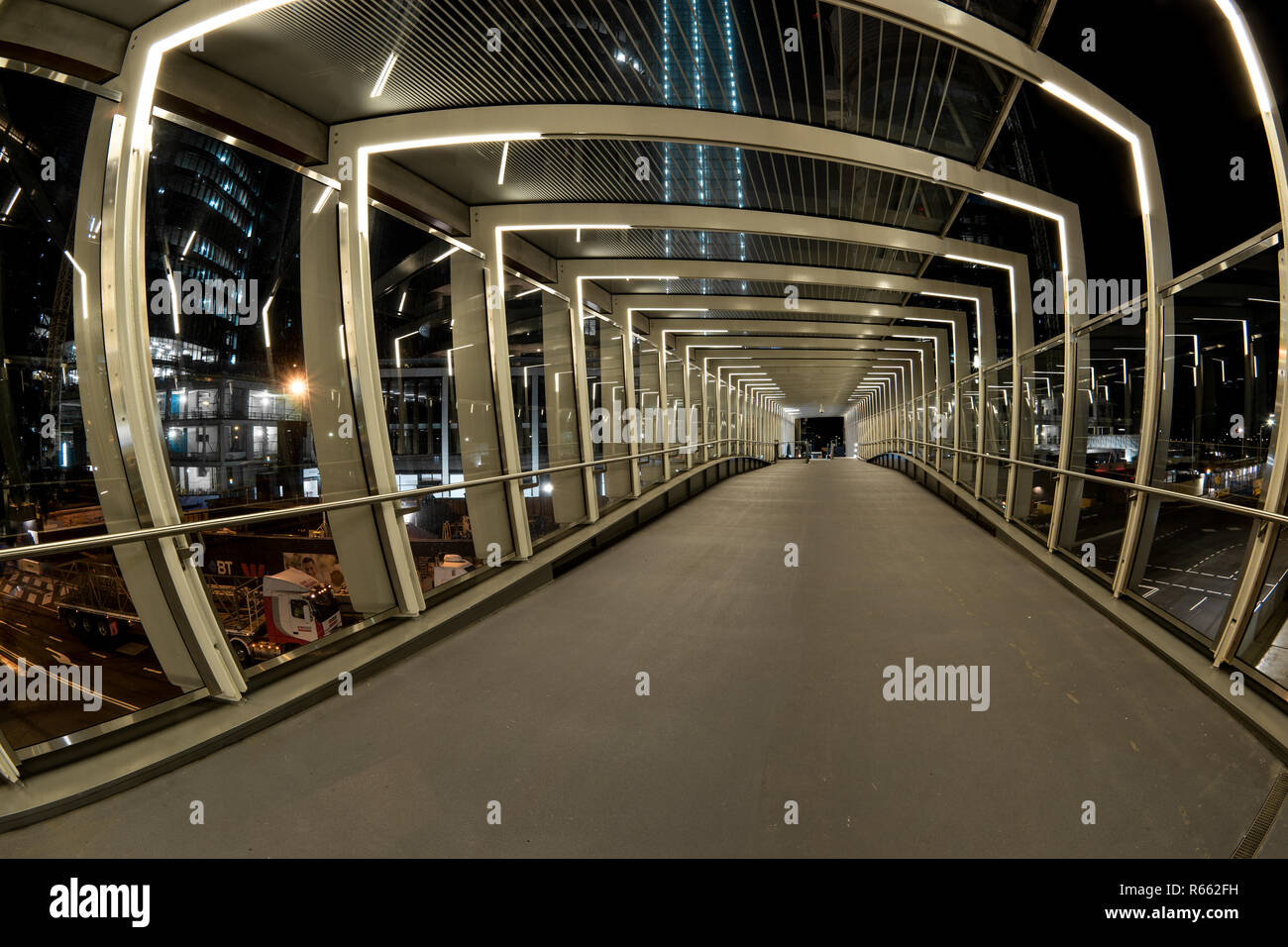 Steel pedestrian bridge hi-res stock photography and images - Alamy