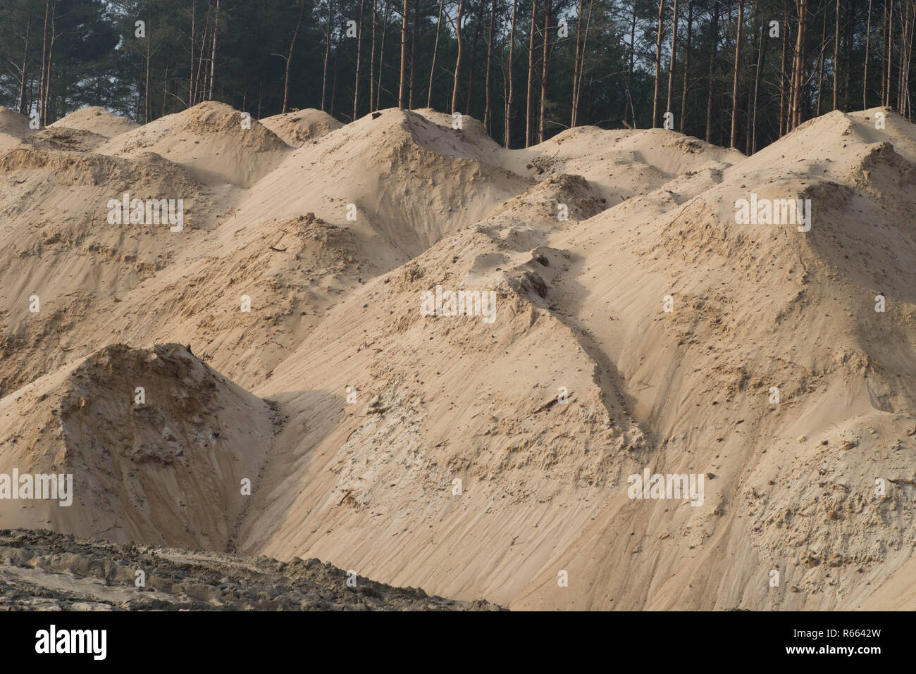 Piles of sand hi-res stock photography and images - Alamy