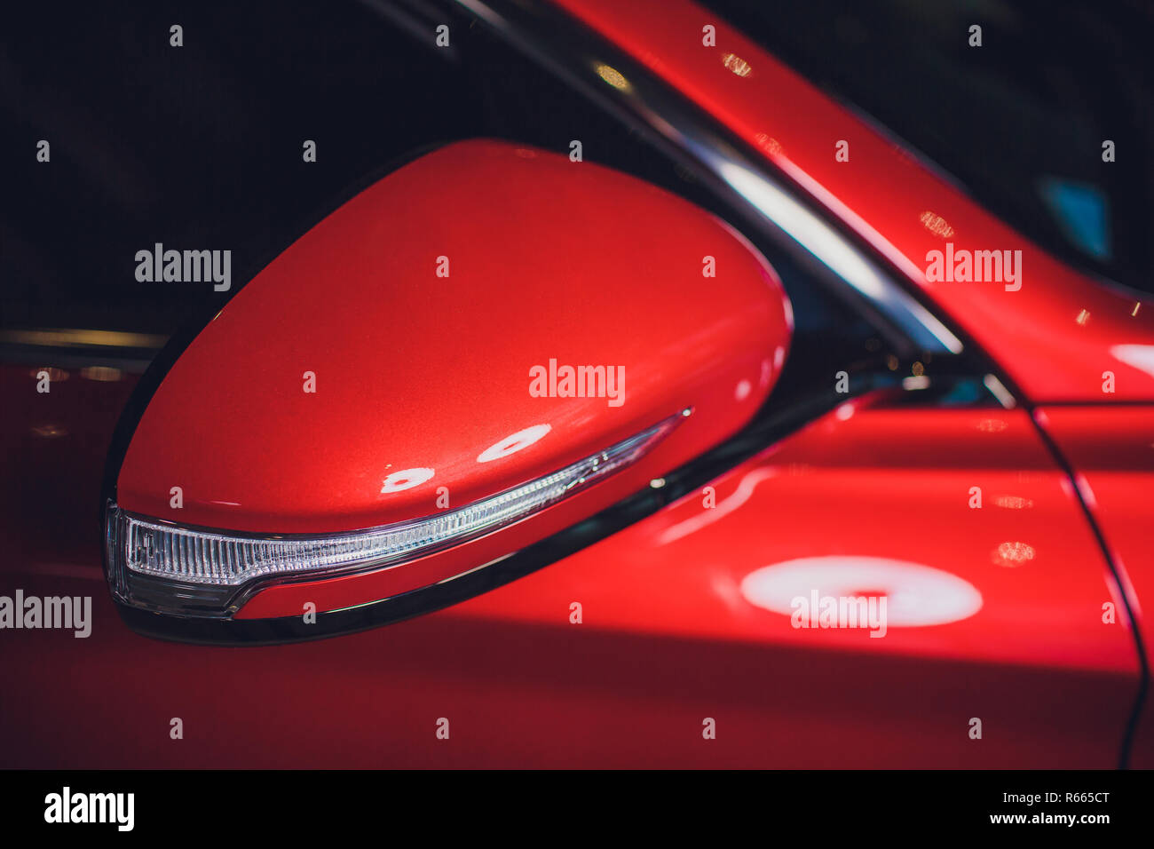 Close up side mirror on sports car Stock Photo - Alamy