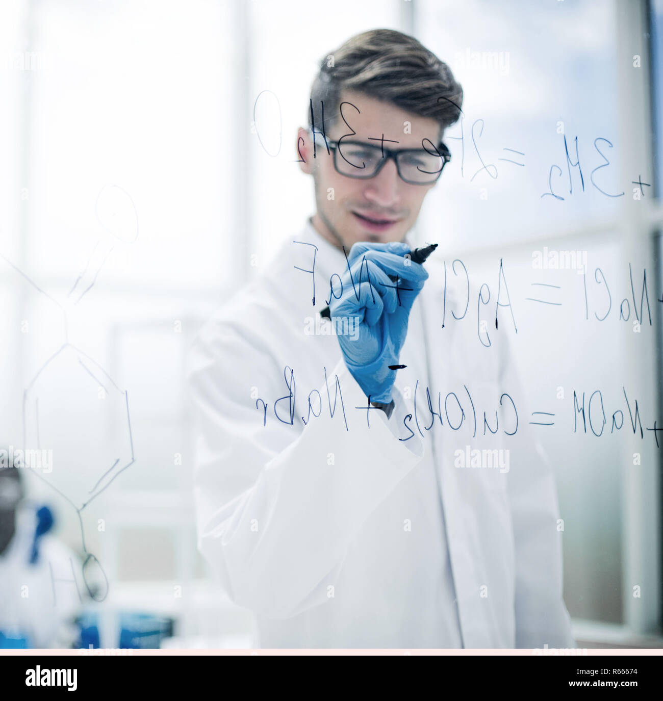 Scientists look at board hi-res stock photography and images - Alamy