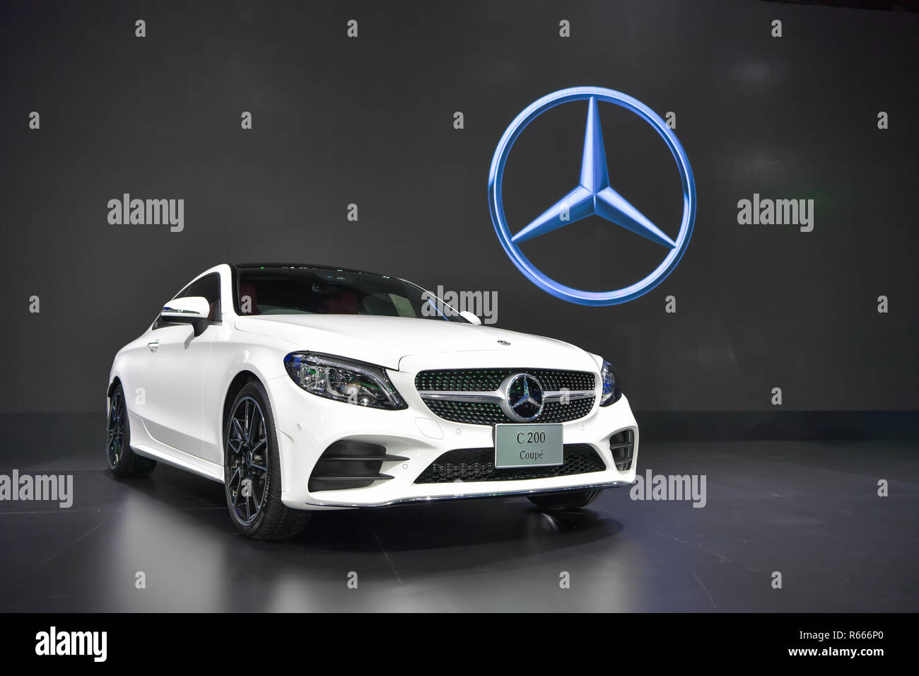 Benz car display showroom hi-res stock photography and images - Alamy