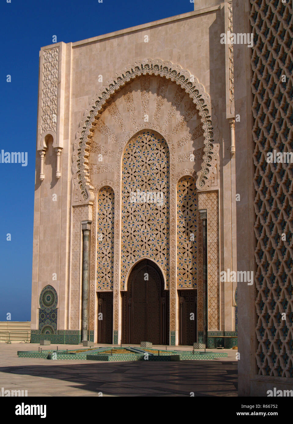 Morocco, Casablanca. Hassan II Mosque - worlds tallest minaret ...