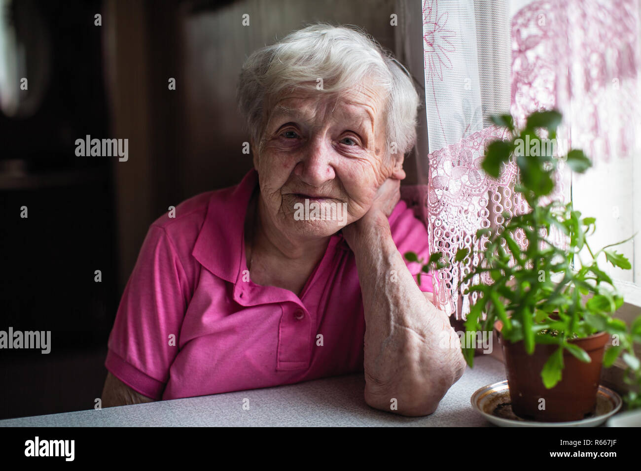 Suffer table hi-res stock photography and images - Alamy