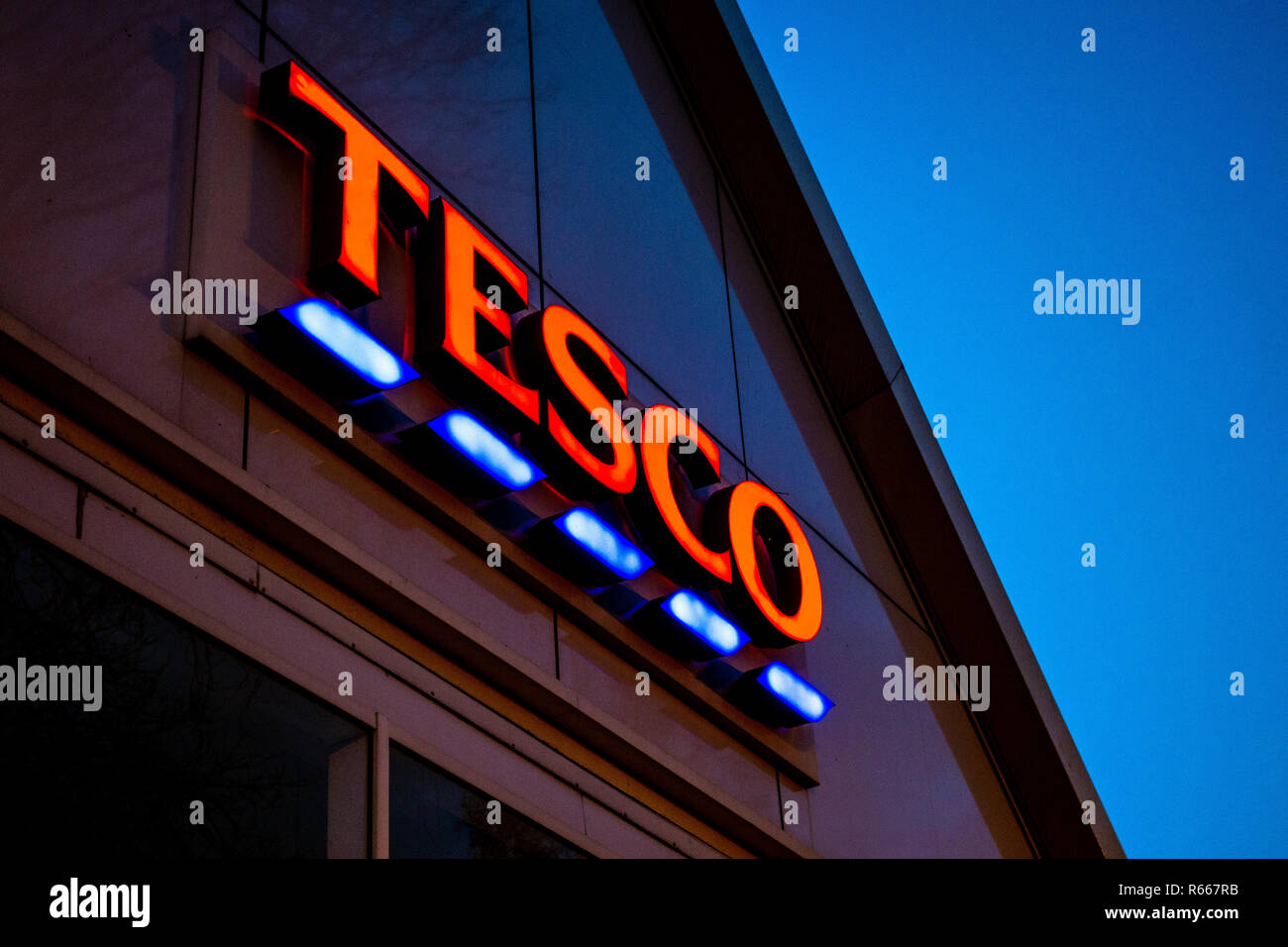 Tesco logo icon hi-res stock photography and images - Alamy