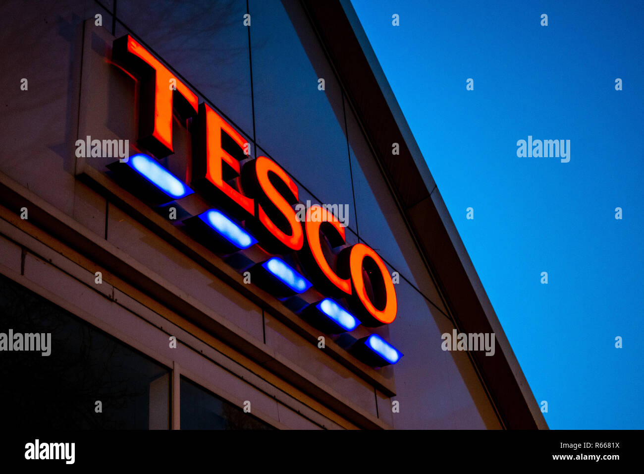 Tesco logo icon hi-res stock photography and images - Alamy