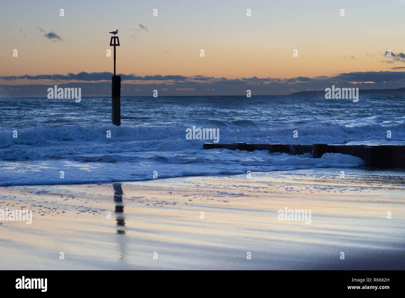 Groin beach sea ocean hi-res stock photography and images - Alamy