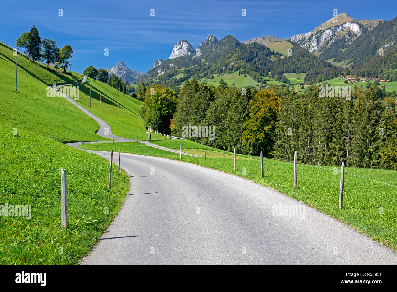 Switzerland simmental valley hi-res stock photography and images - Alamy