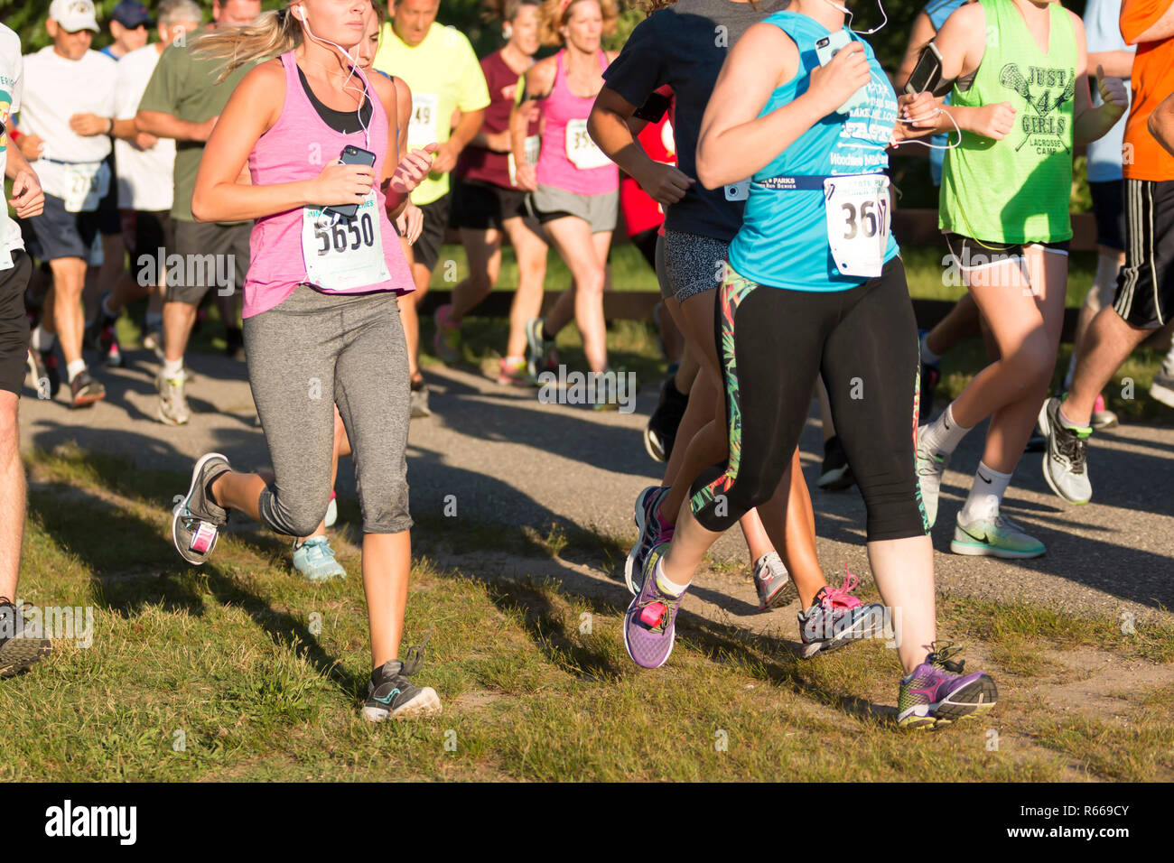 Two men trail running hi-res stock photography and images - Alamy