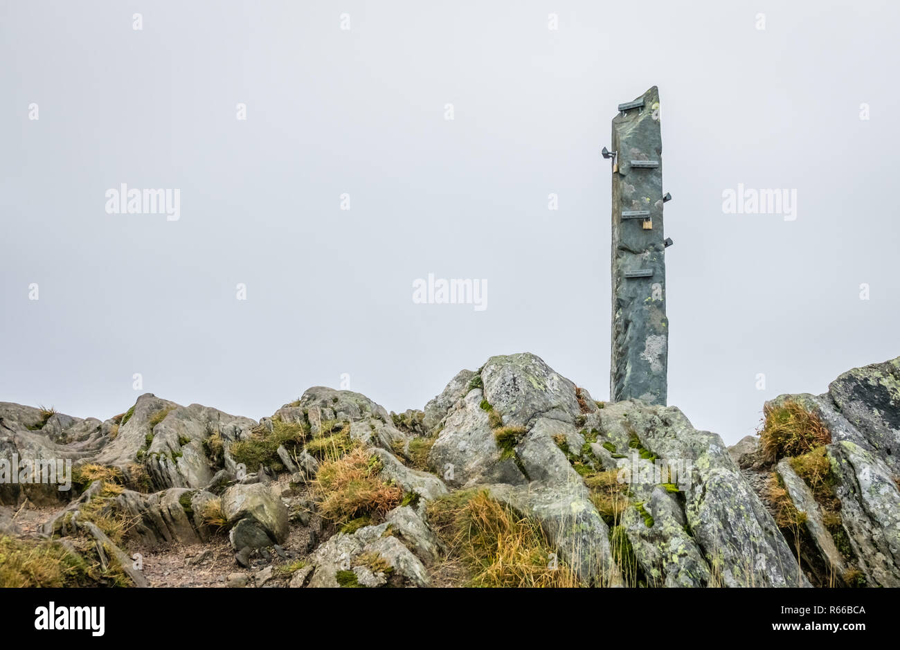 Stone memorial on the summit of Mount Ulriken Stock Photo - Alamy