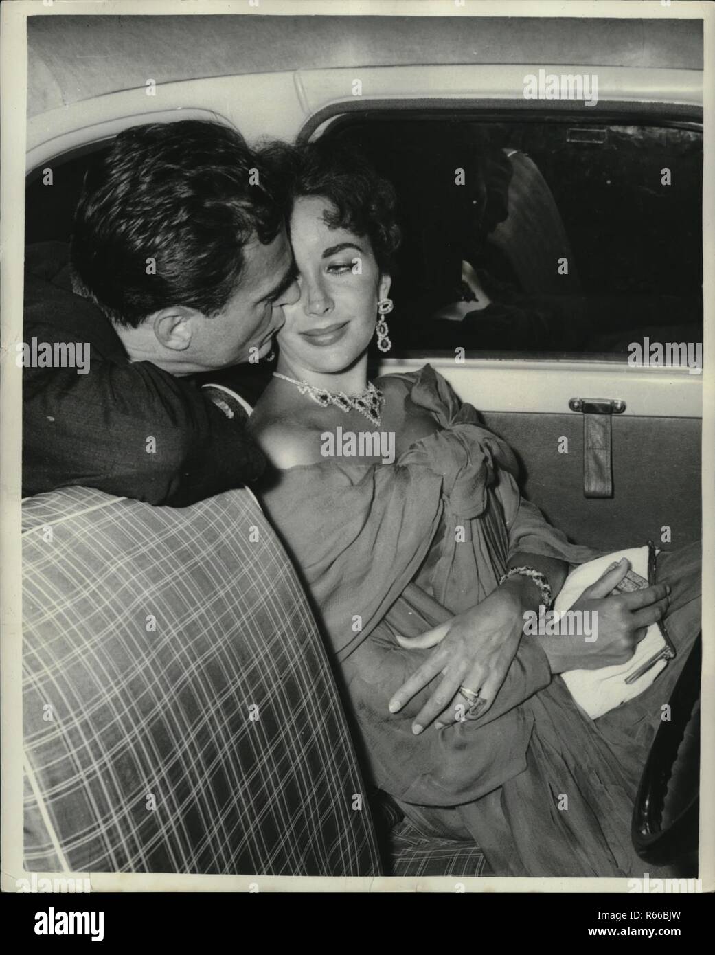 Elizabeth taylor cleopatra 1963 directed hi-res stock photography and ...