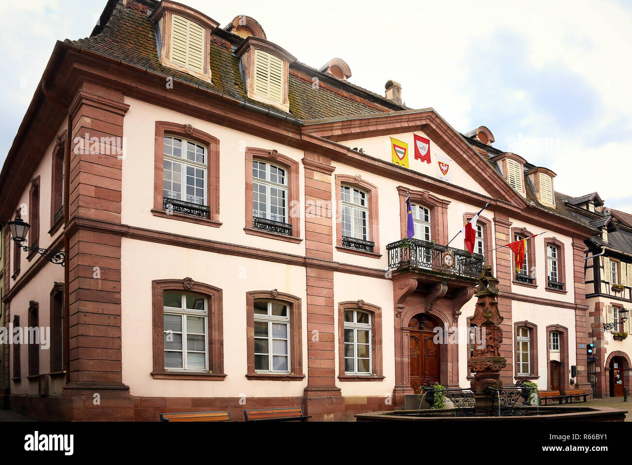 Alsatian emblem hi-res stock photography and images - Alamy