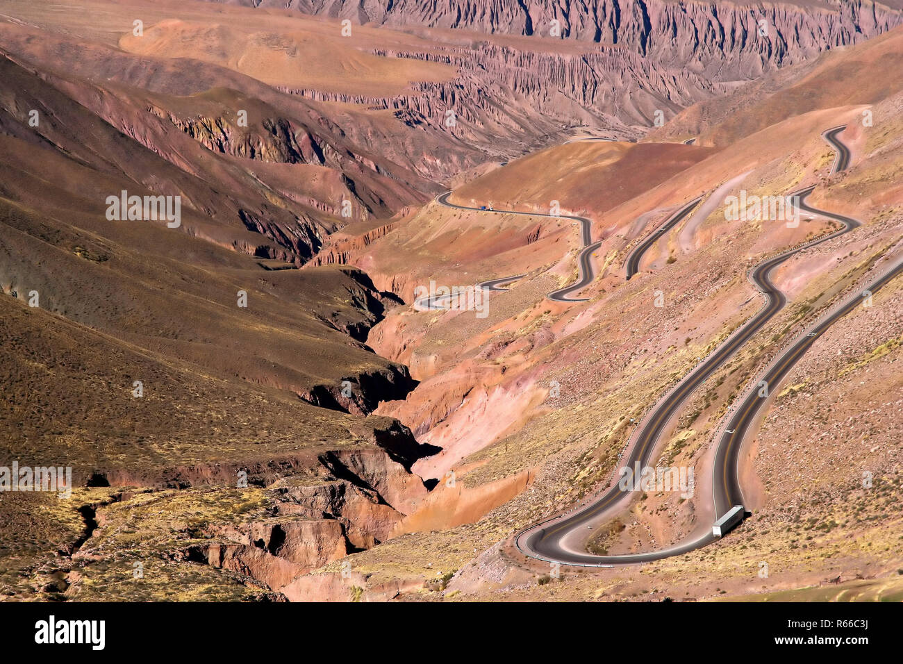 Twisting turning winding bending hi-res stock photography and images ...