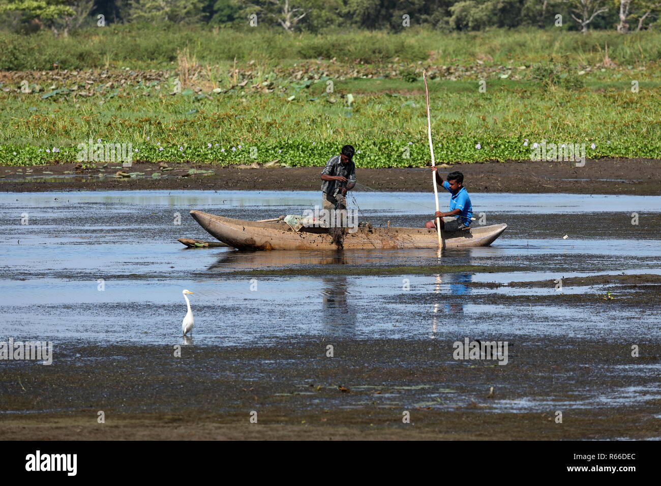 India lake fisherman hi-res stock photography and images - Alamy
