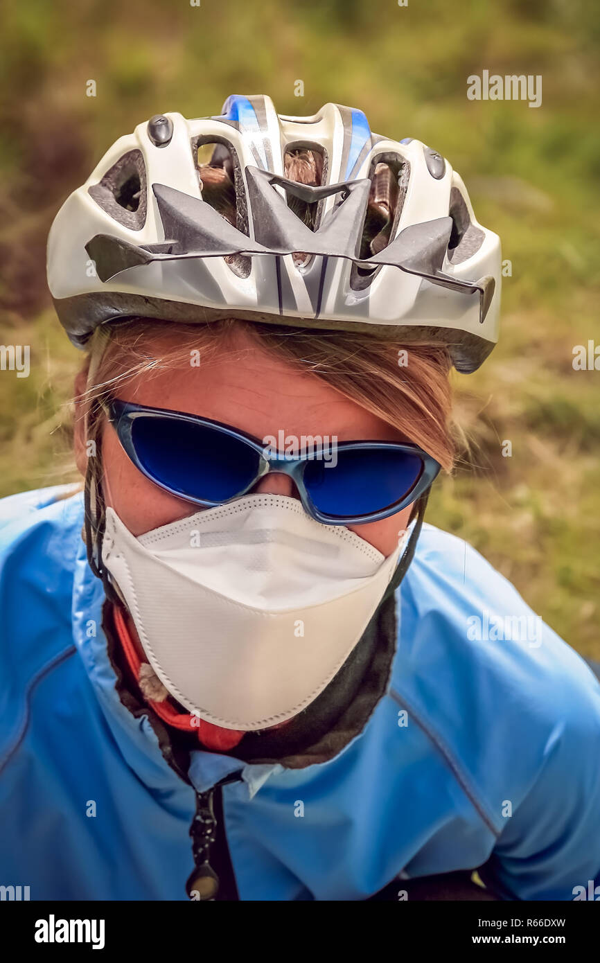 Masked woman cyclist hi-res stock photography and images - Alamy