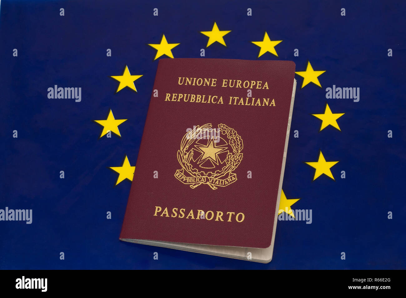 Italian eu passport hi-res stock photography and images - Alamy