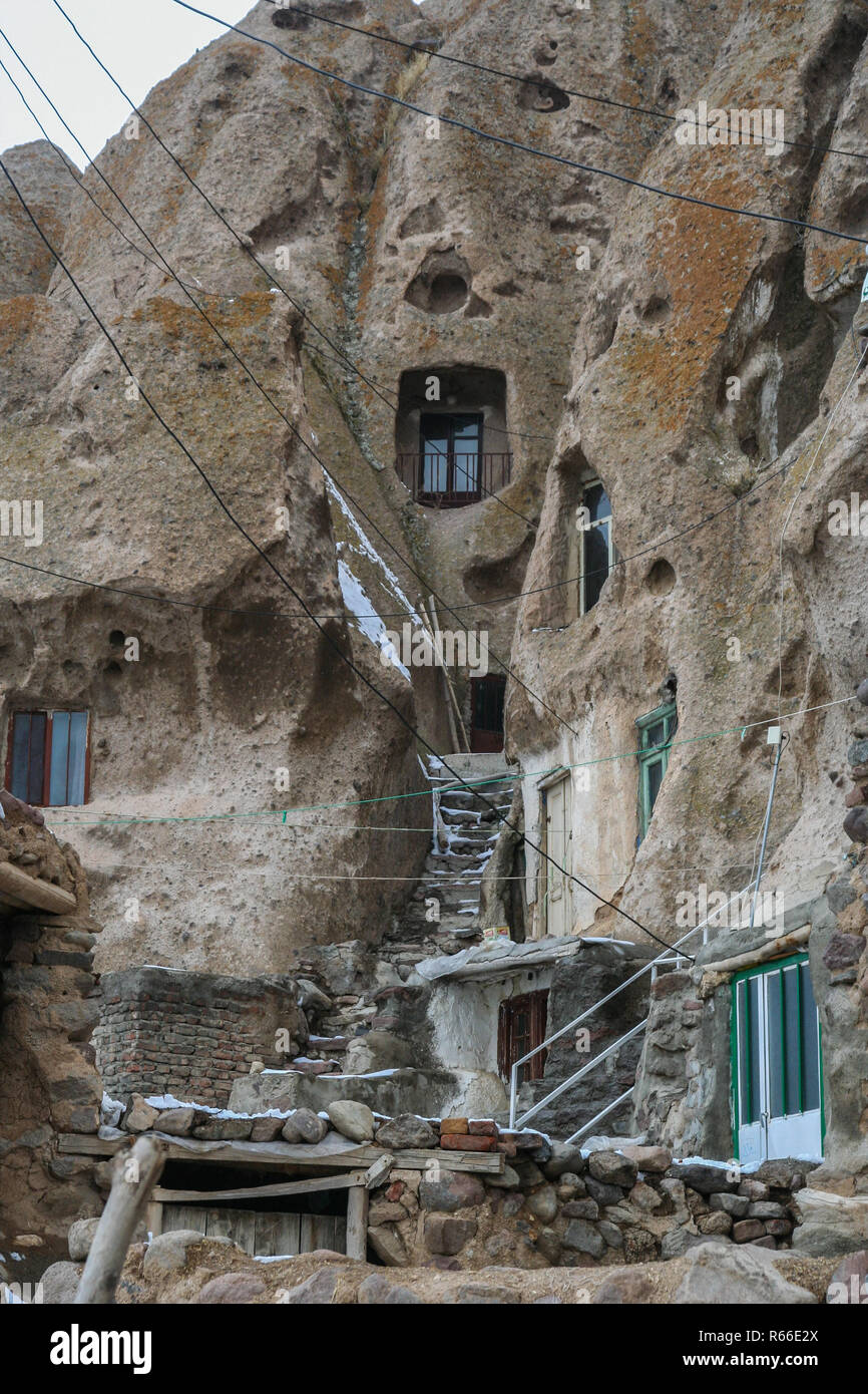 Kandovan village homes Stock Photo - Alamy