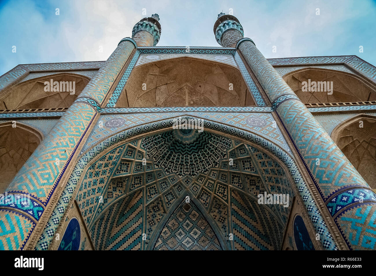 Beautiful mosque in Esfahan Stock Photo - Alamy