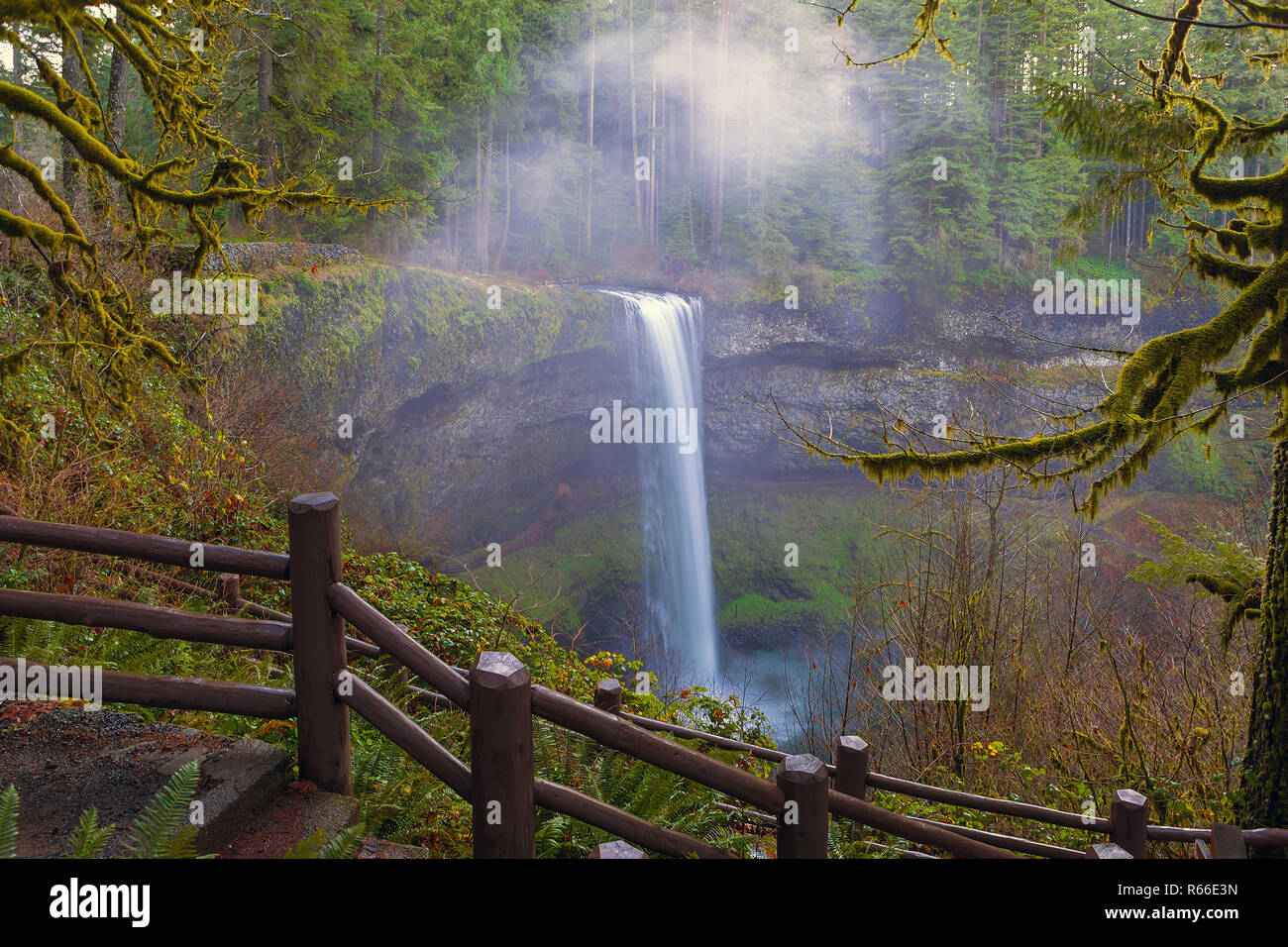 Silver falls state park winter hi-res stock photography and images - Alamy