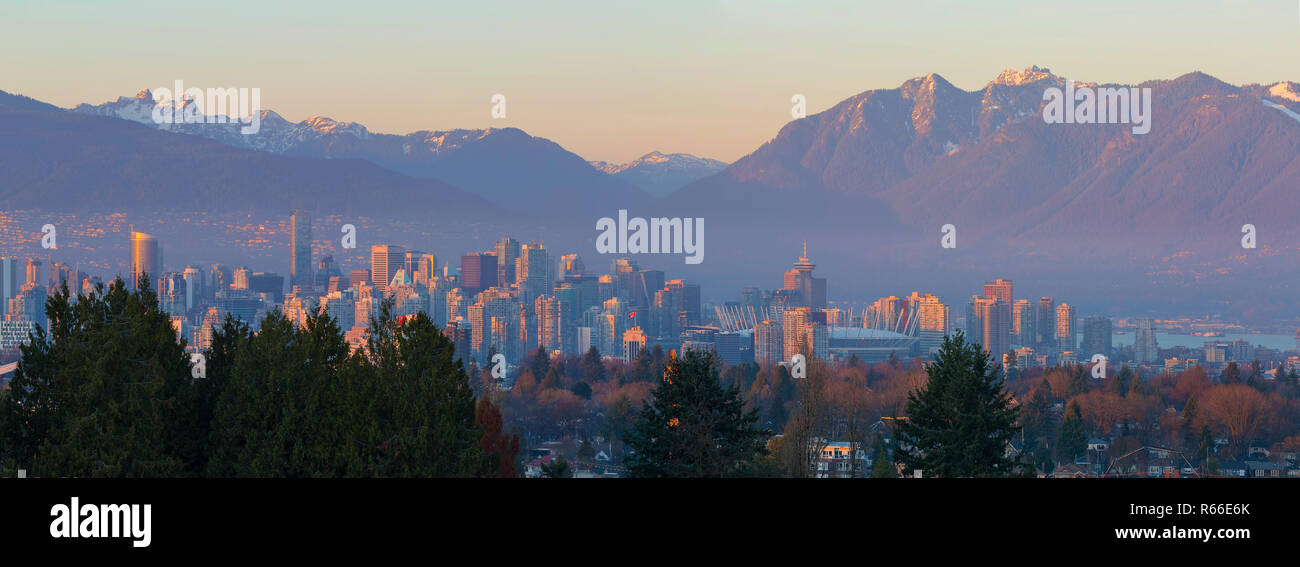 Vancouver city skyline panorama mountains hi-res stock photography and ...