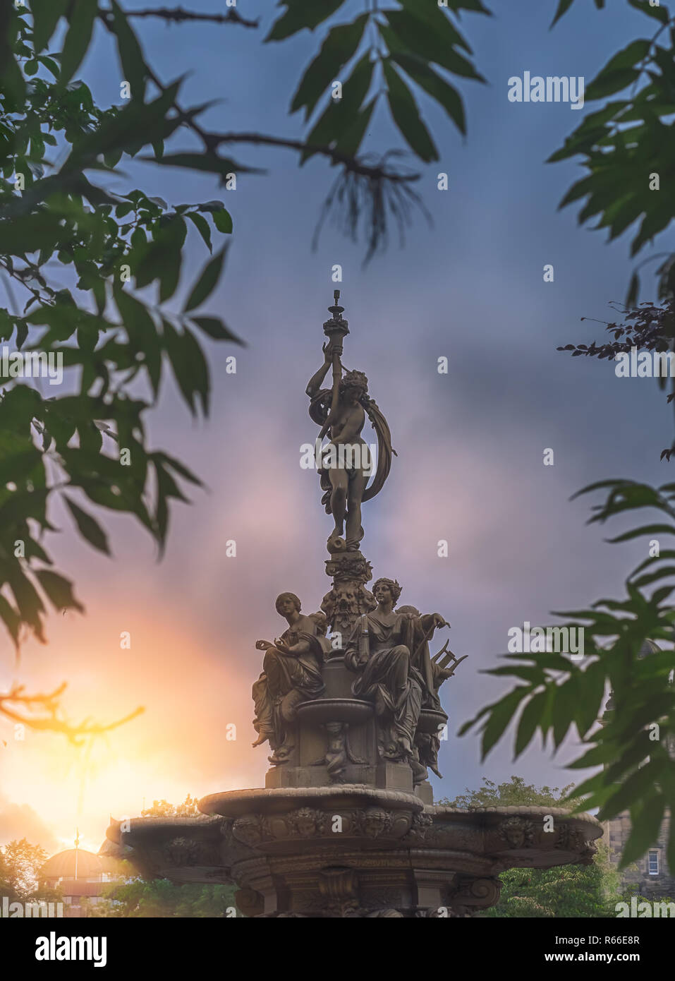 Ross Memorial statue Stock Photo - Alamy