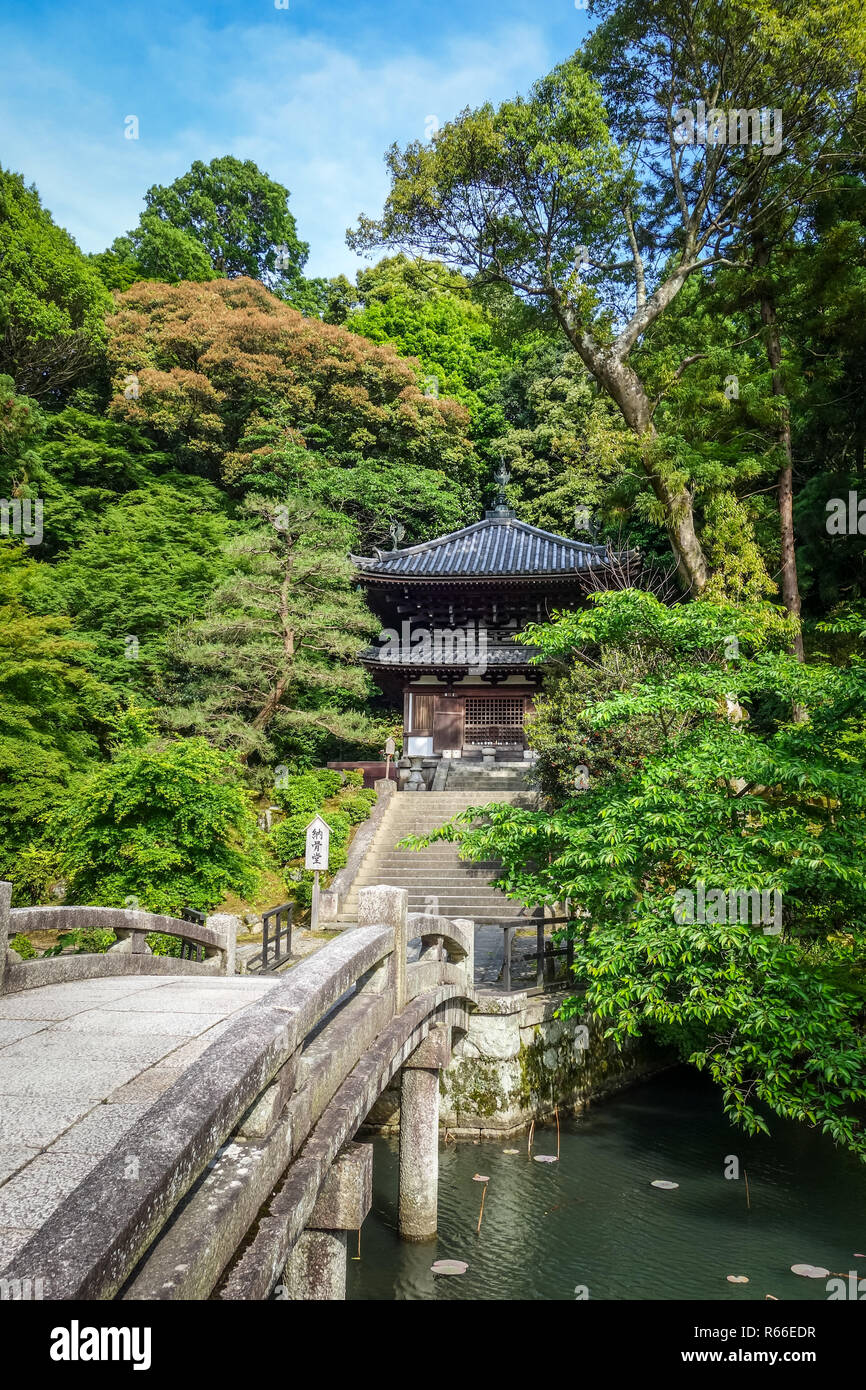 Chion-in temple garden pond and bridge, Kyoto, Japan Stock Photo - Alamy