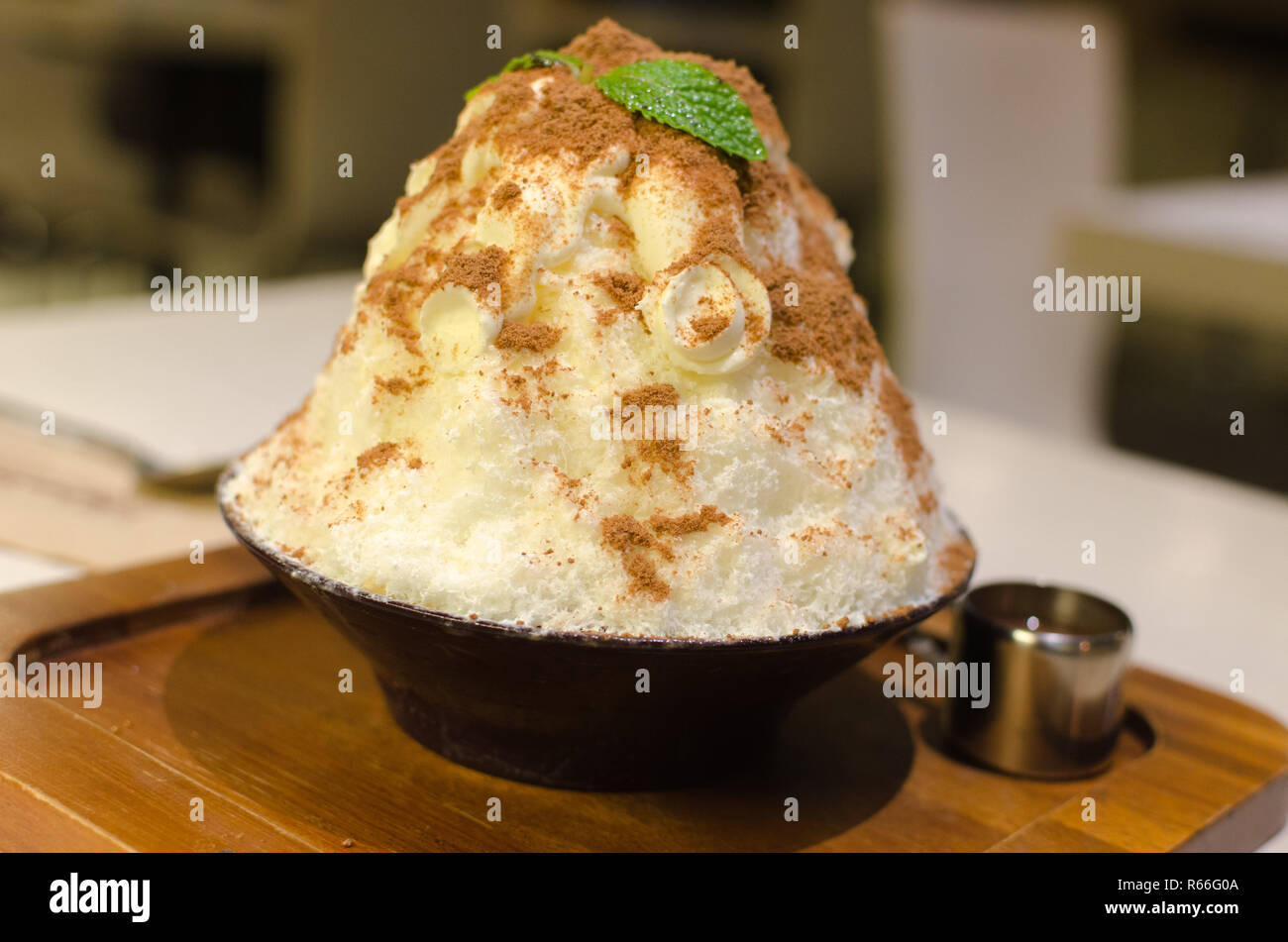 Soo sweet hi-res stock photography and images - Alamy