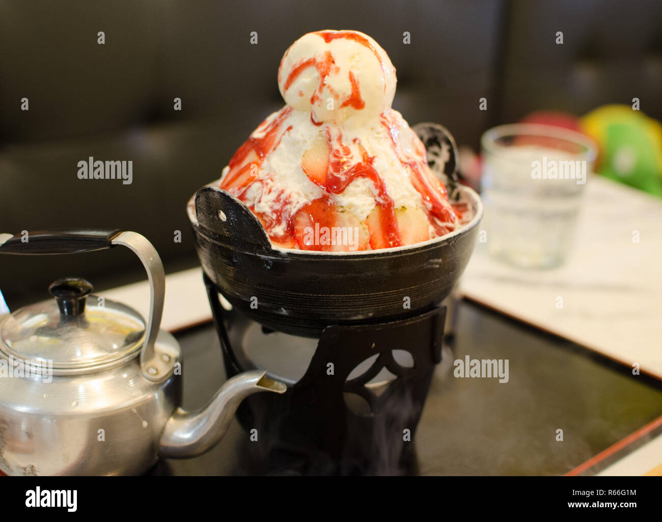 Soo sweet hi-res stock photography and images - Alamy