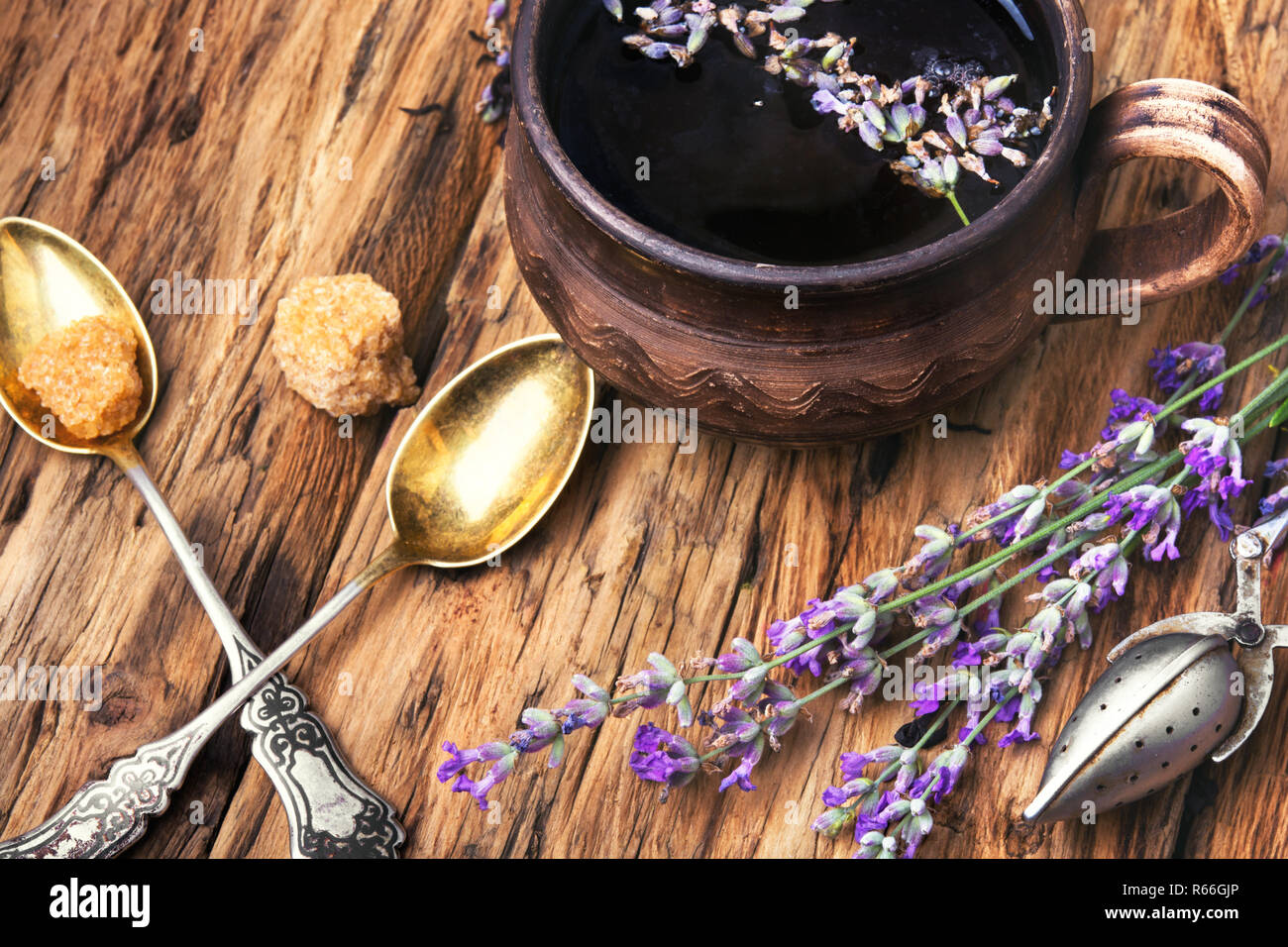 Tea lavender cup bunch herb hi-res stock photography and images - Alamy
