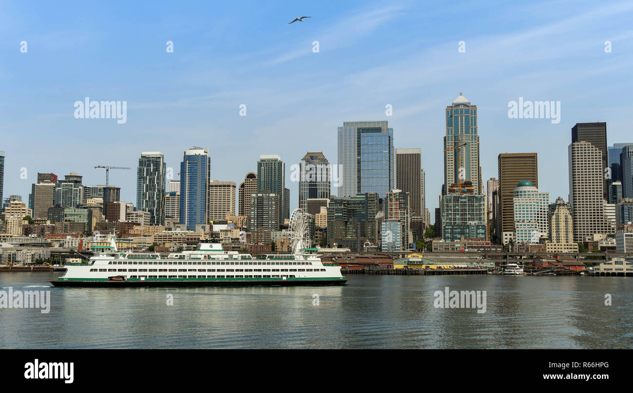 SEATTLE, WASHINGTON STATE, USA - JUNE 2018: Cityscape of the waterfront ...