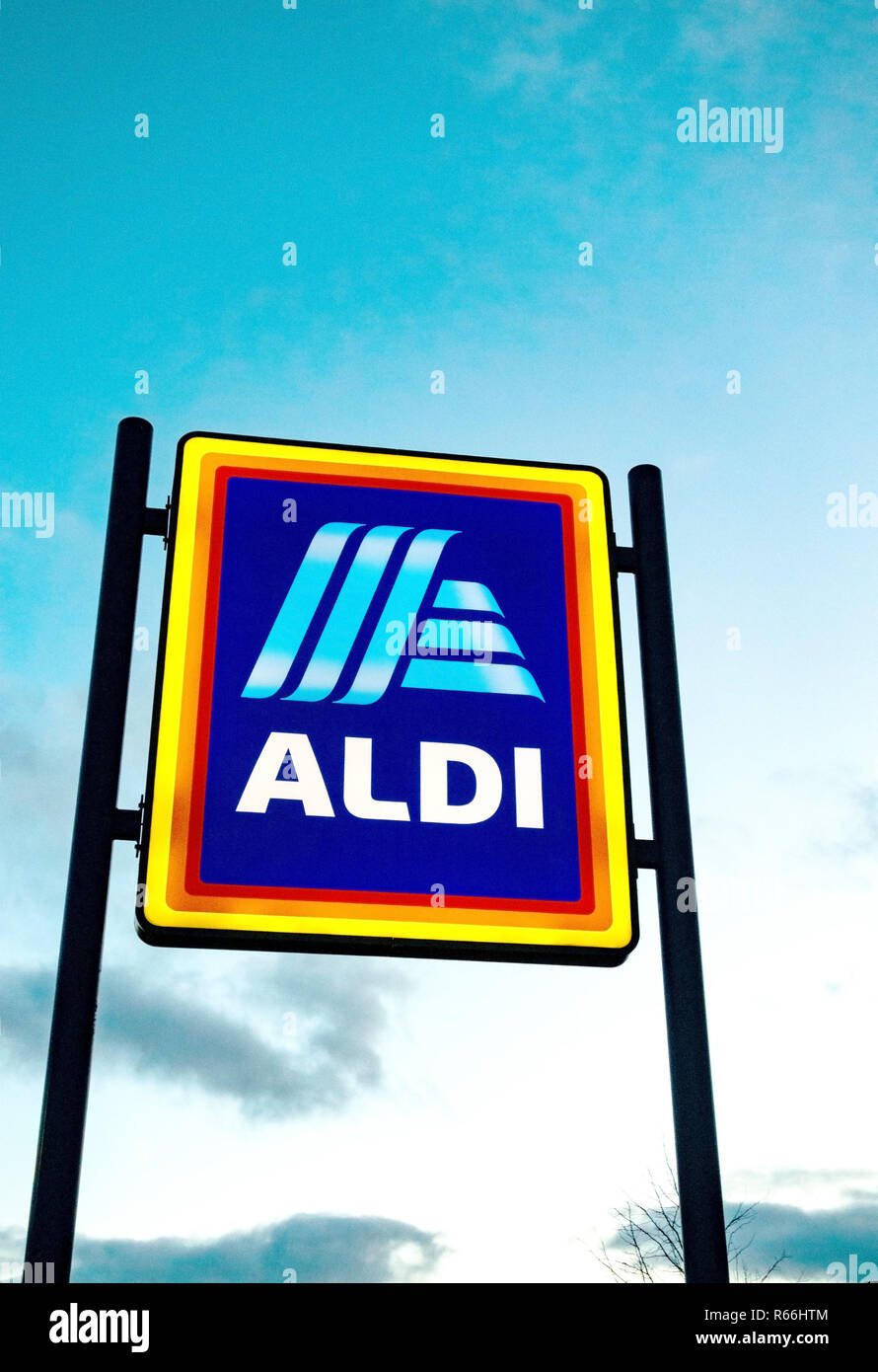 Aldi Online Shopping Supermarket High Resolution Stock Photography and ...
