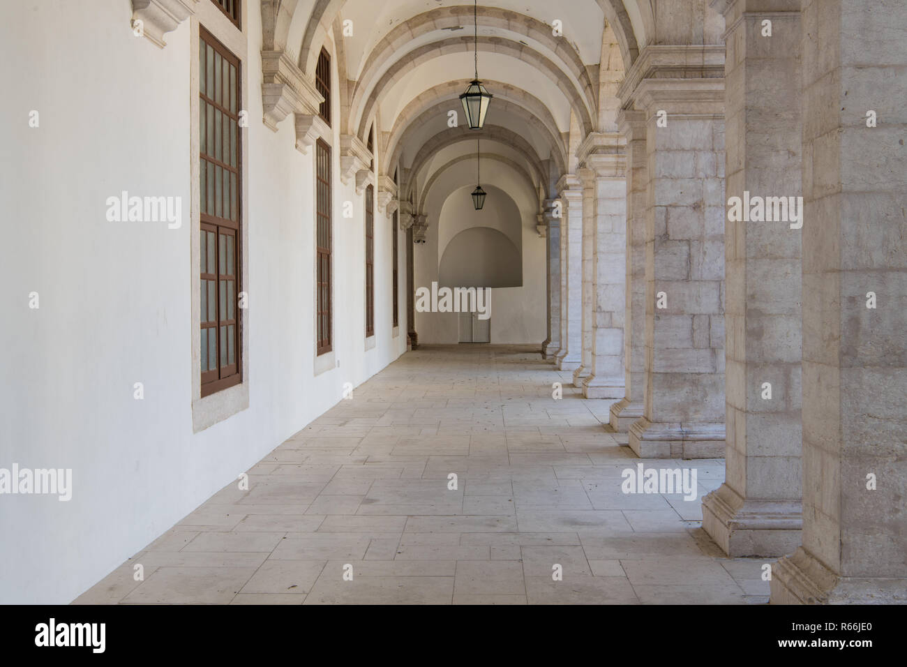 Long columns hi-res stock photography and images - Alamy