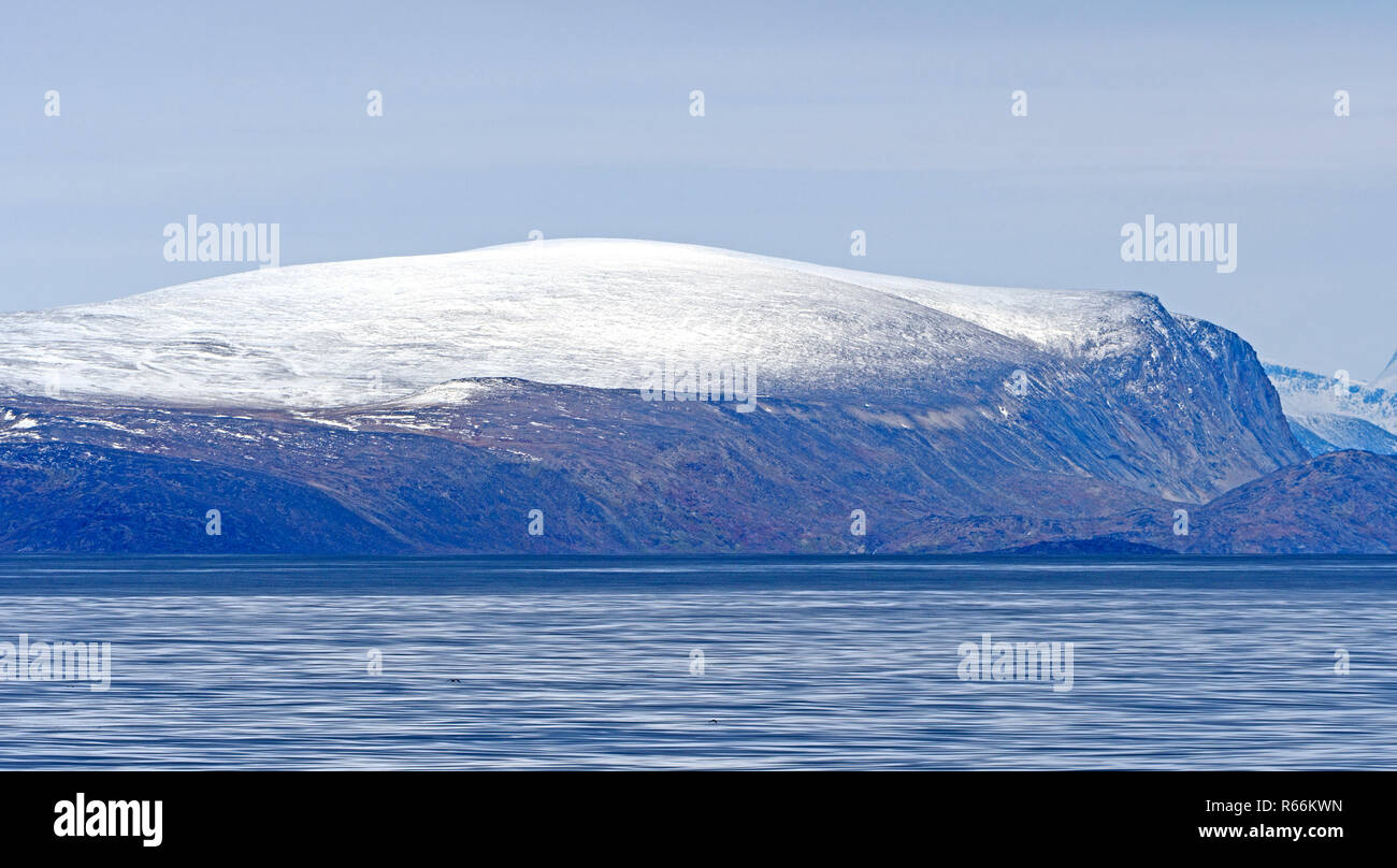 Lonely Rocks in the Arctic Stock Photo - Alamy