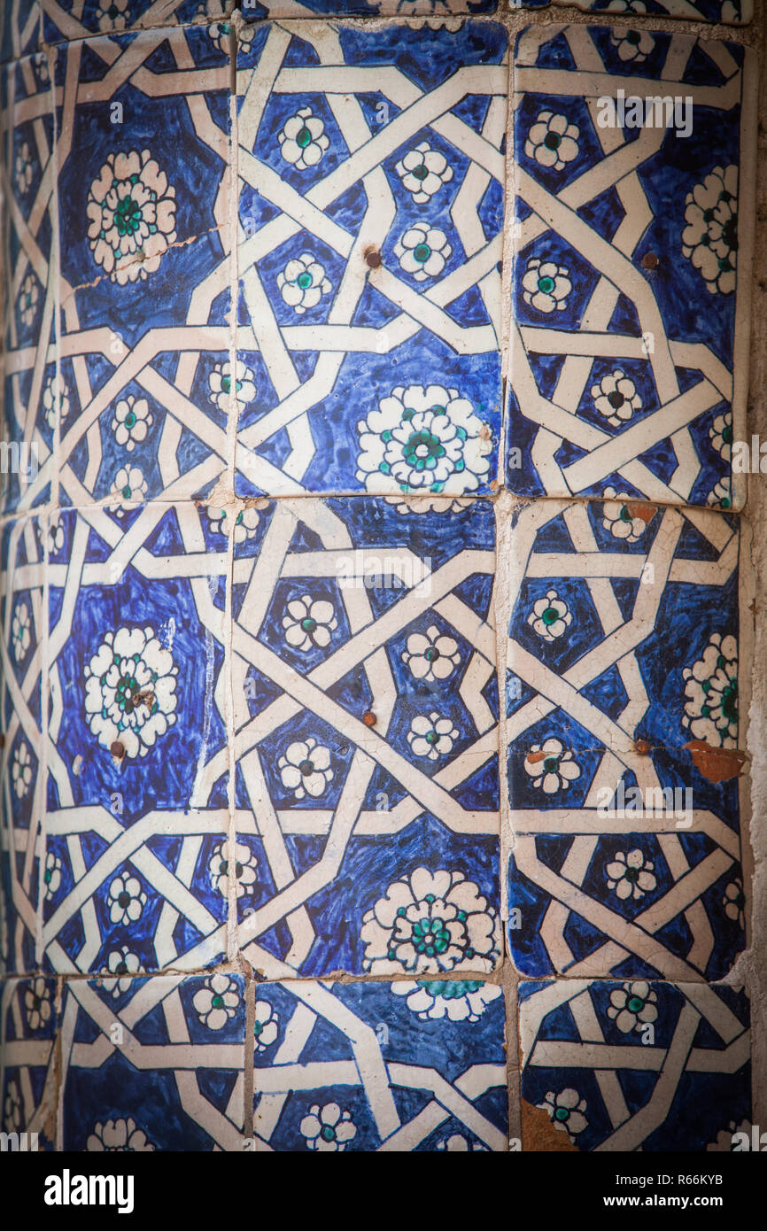 Arabic decorations on a wall Stock Photo - Alamy