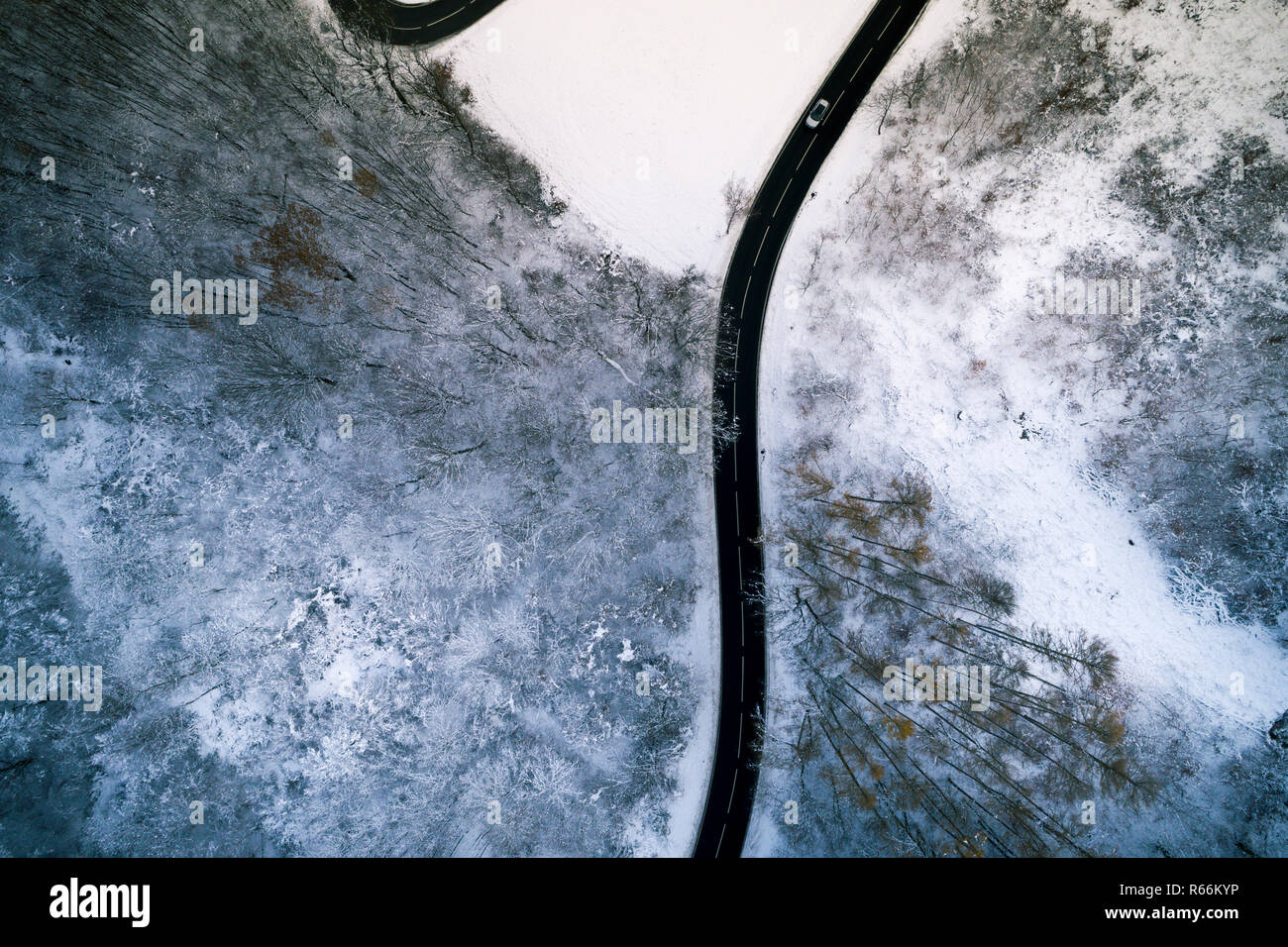 Depth of snow poles hi-res stock photography and images - Alamy