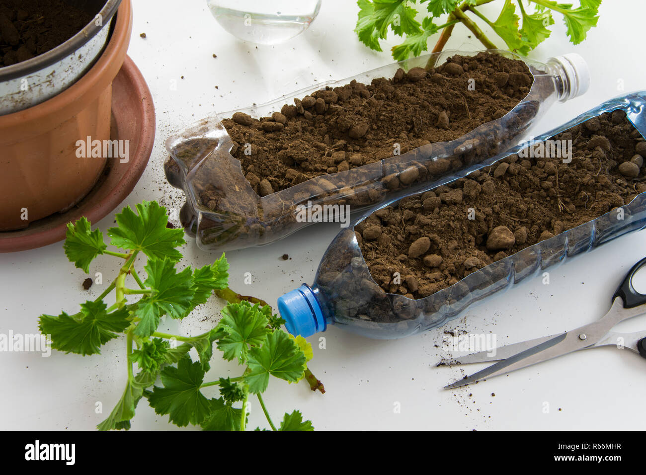 Plastic bottle top craft hi-res stock photography and images - Alamy