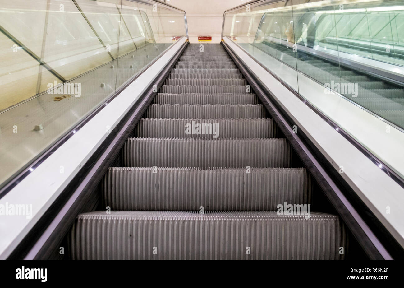 Moving walkway walkway escalator hi-res stock photography and images ...