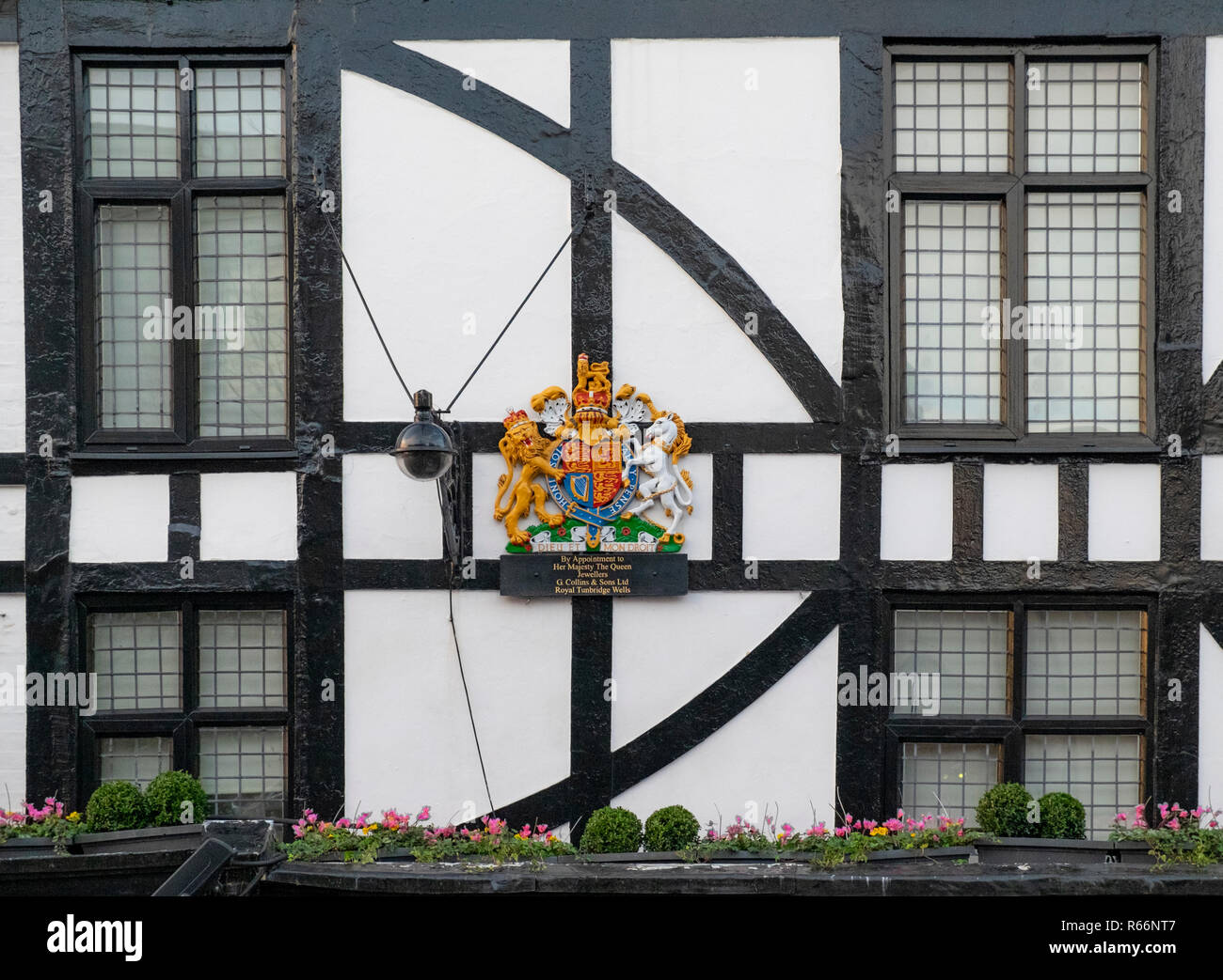 By appointment to her majesty the queen hi-res stock photography and ...