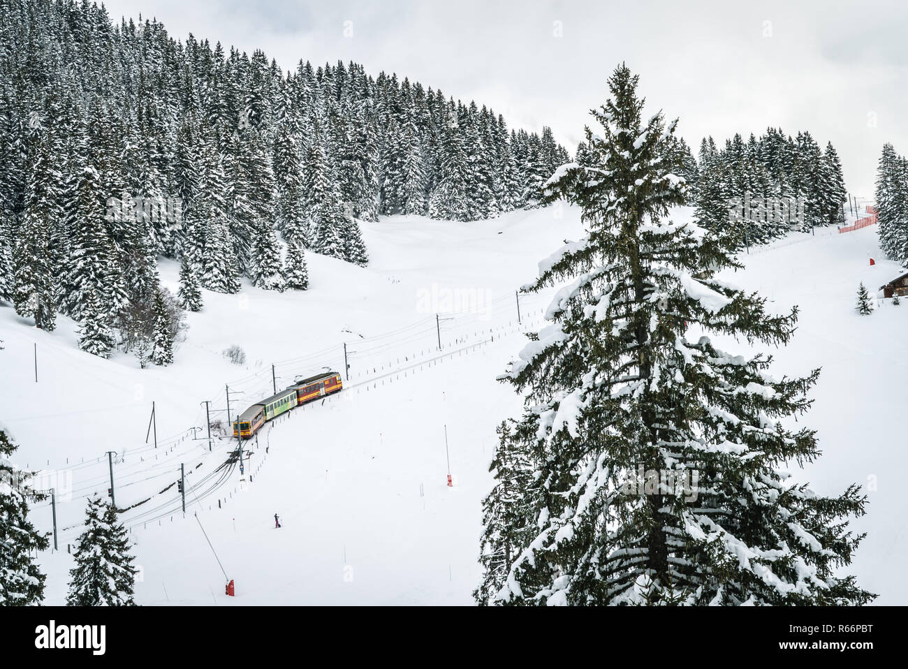 Train going up mountain hi-res stock photography and images - Alamy