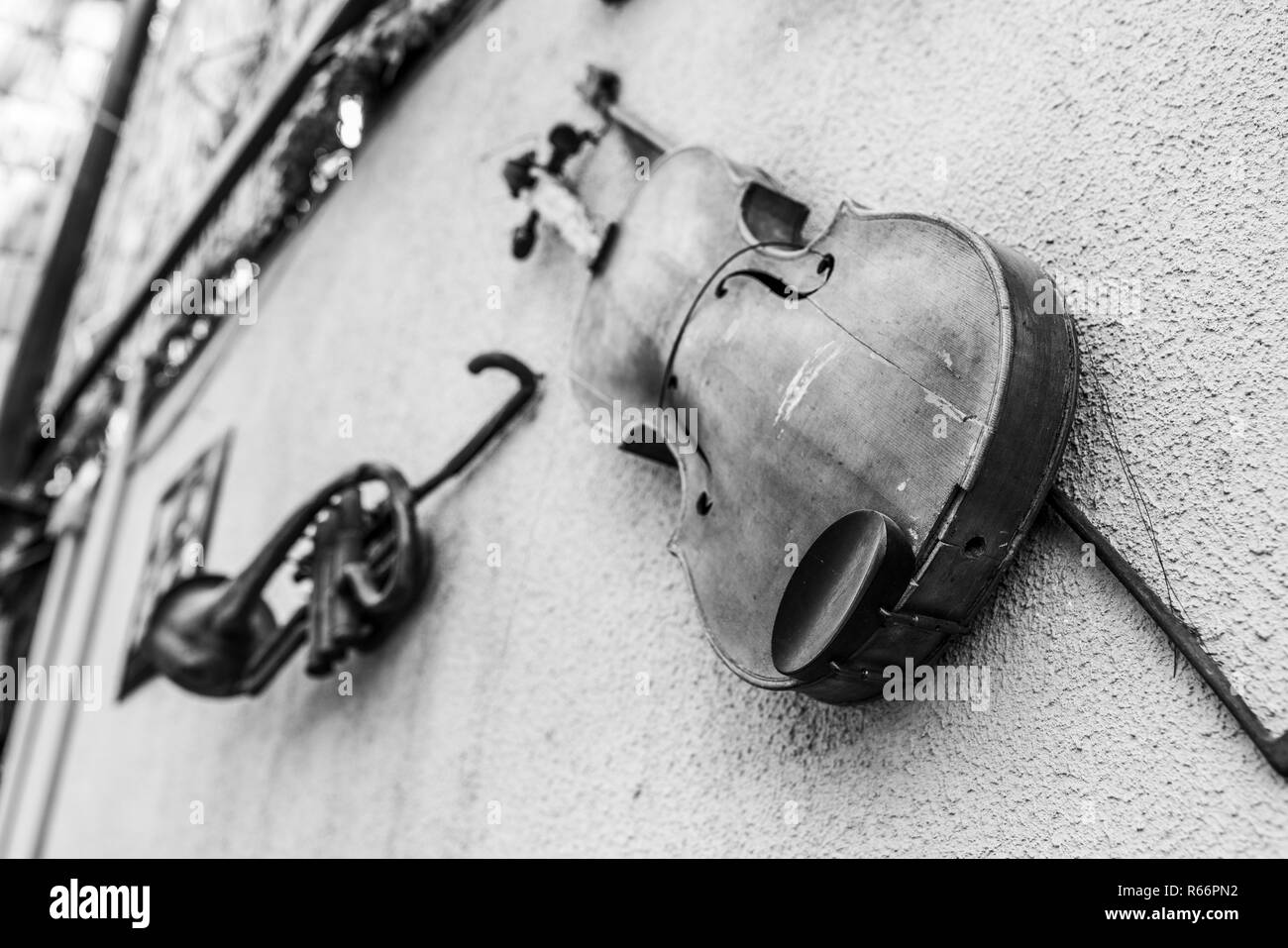 Modern musical instruments hi-res stock photography and images - Alamy