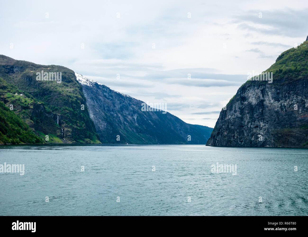 Narrowing ridge hi-res stock photography and images - Alamy