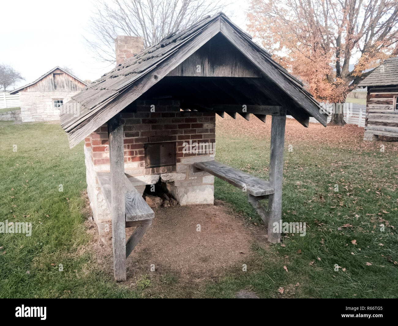 Shingled shack hi-res stock photography and images - Alamy