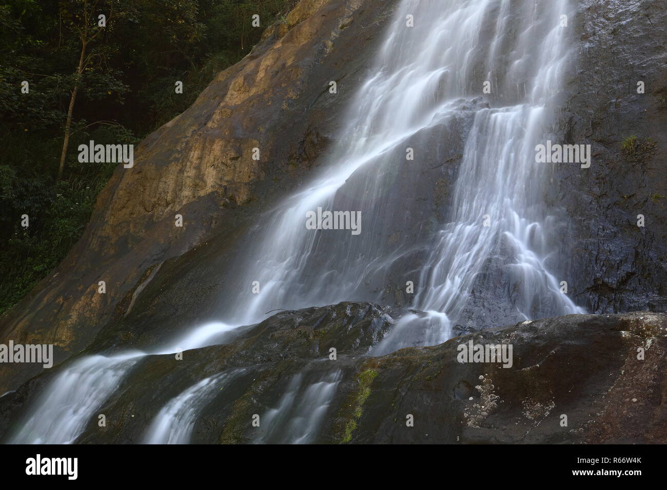 waterfalls at kandy in sri lanka Stock Photo - Alamy
