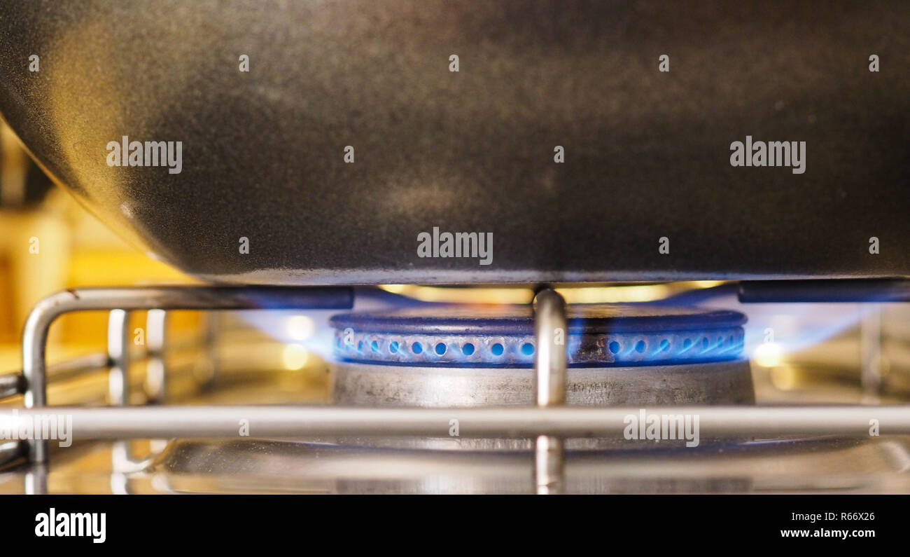 gas cooker flame Stock Photo - Alamy