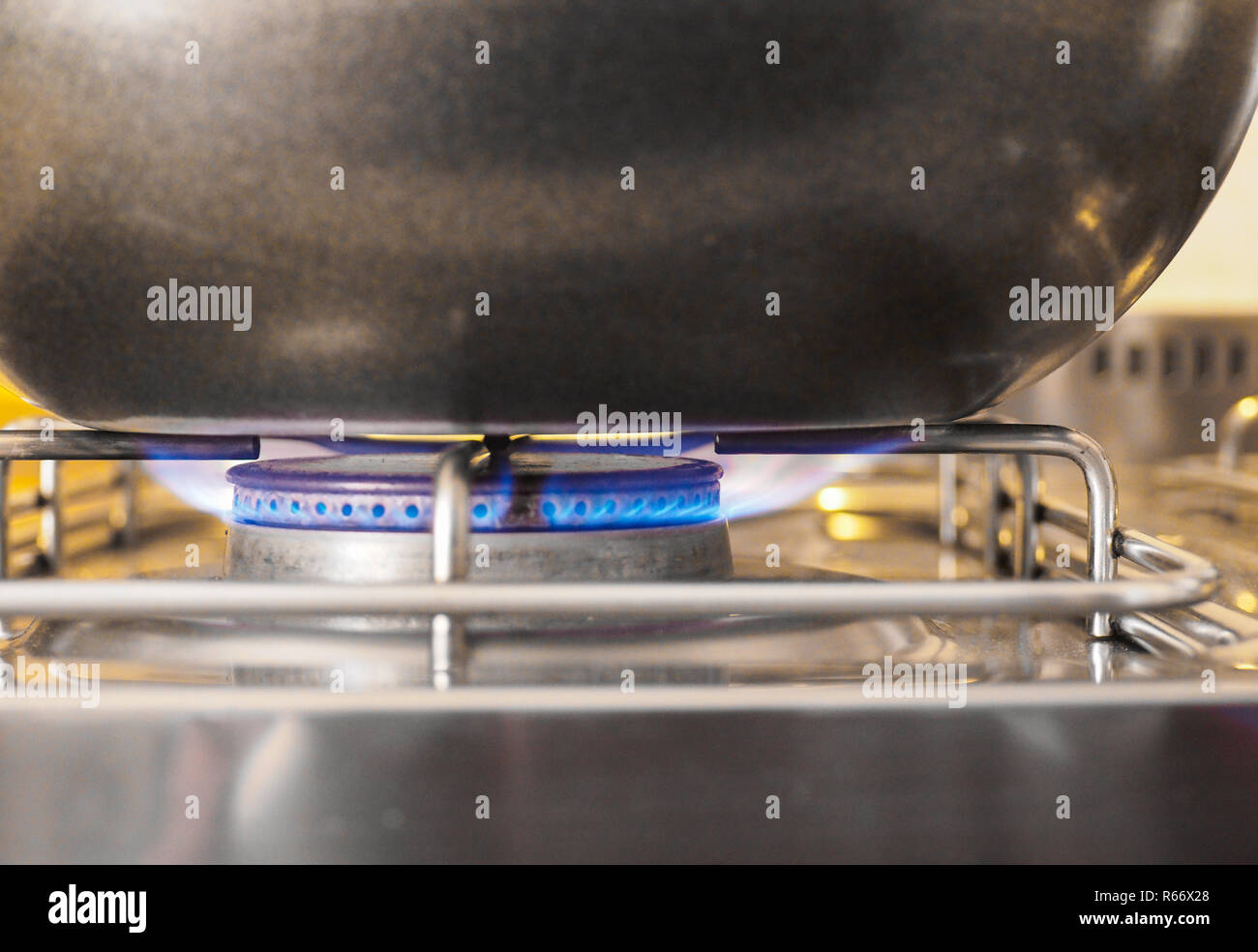 gas cooker flame Stock Photo - Alamy